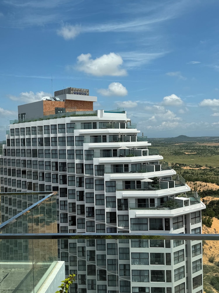 Mandala Mui Ne Beachfront Resort - Mũi Né