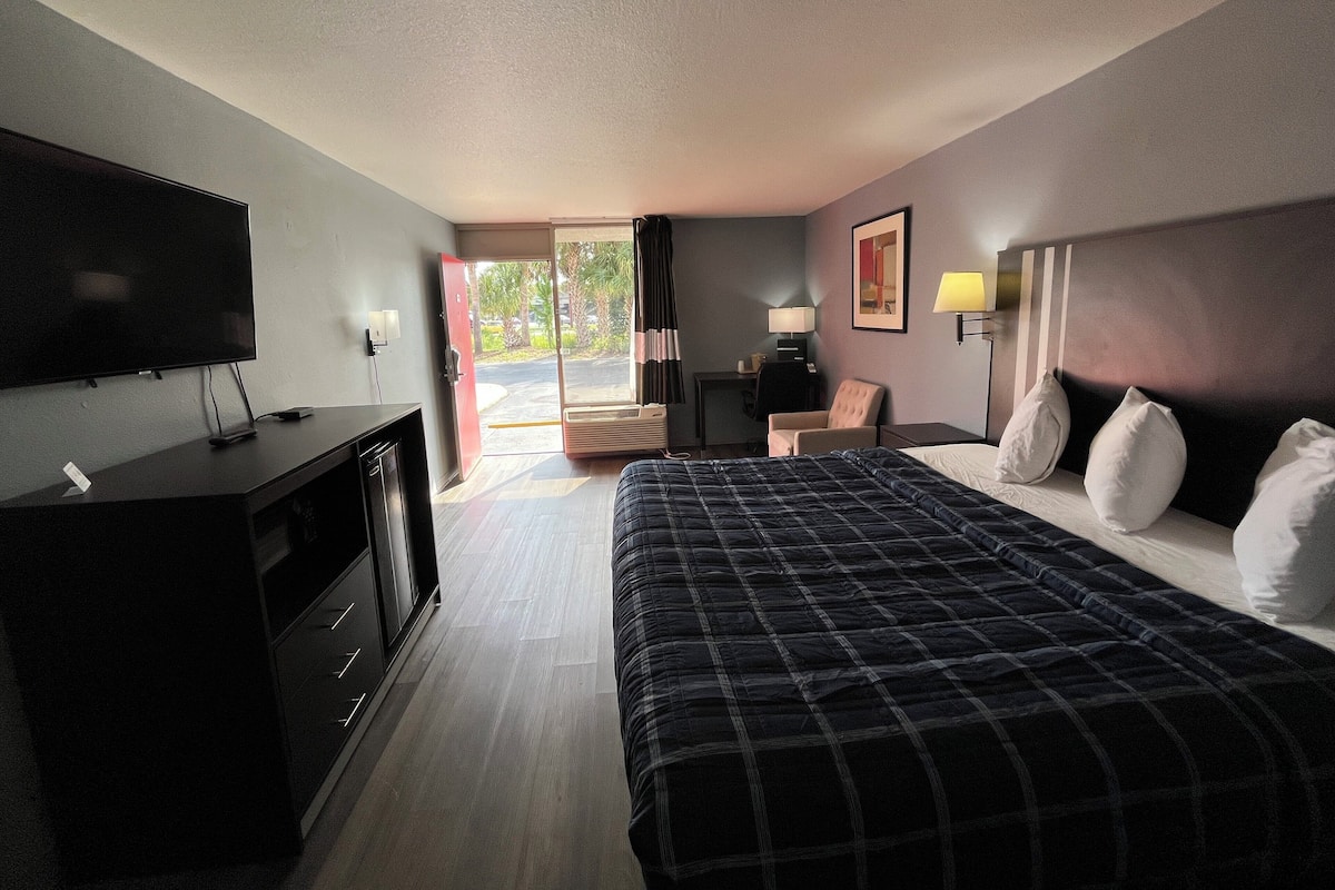 Quarto Individual, 1 cama king-size, não fumadores | Secretária, Wi-fi grátis