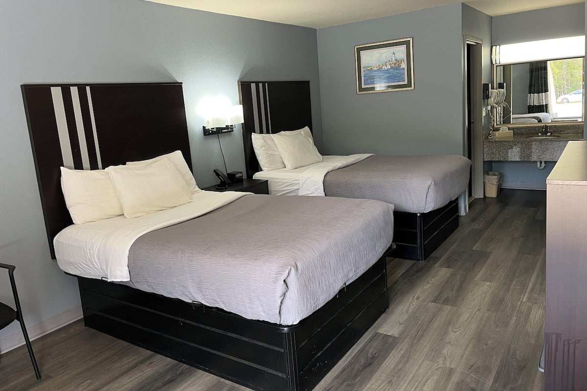 Quarto Individual, 2 camas de casal, não fumadores | Secretária, Wi-fi grátis