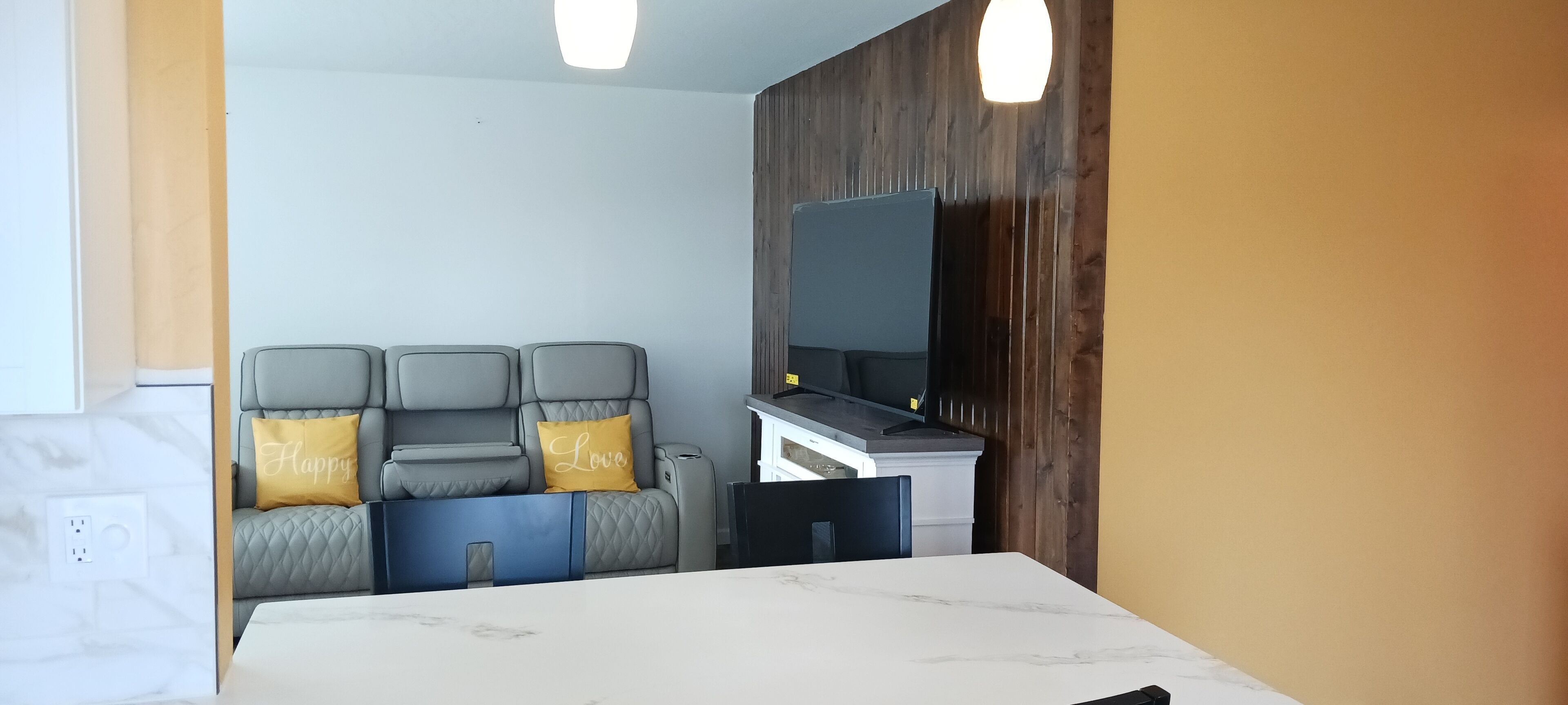 Casual Corners -Spacious 4-bedroom House  21 Min Drive To Frankenmuth. - Saginaw, MI