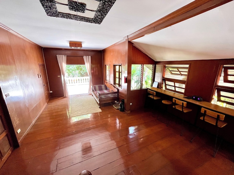 Private Floor With Terraces, Kitchen, Living Room & 4 Comfortable Ac Bedrooms. - Chiang Mai