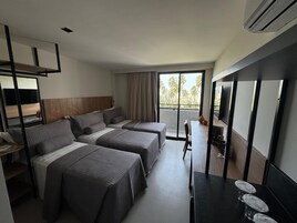 Suite Deluxe, vista para o mar | Cofre no quarto, cortinas/cortinados opacos, Wi-fi grátis 