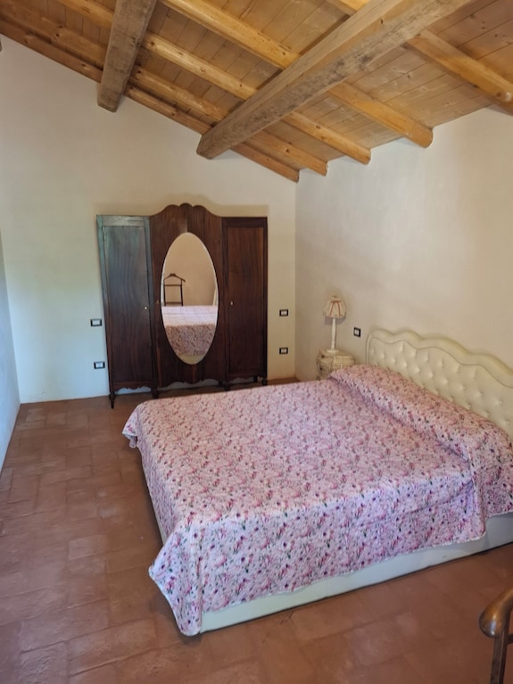 Dwelling Of The Ancient Walls. - Momo