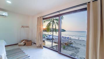 Suite-Estúdio Superior, vista para o oceano | Secretária, secretária adequada para computadores portáteis