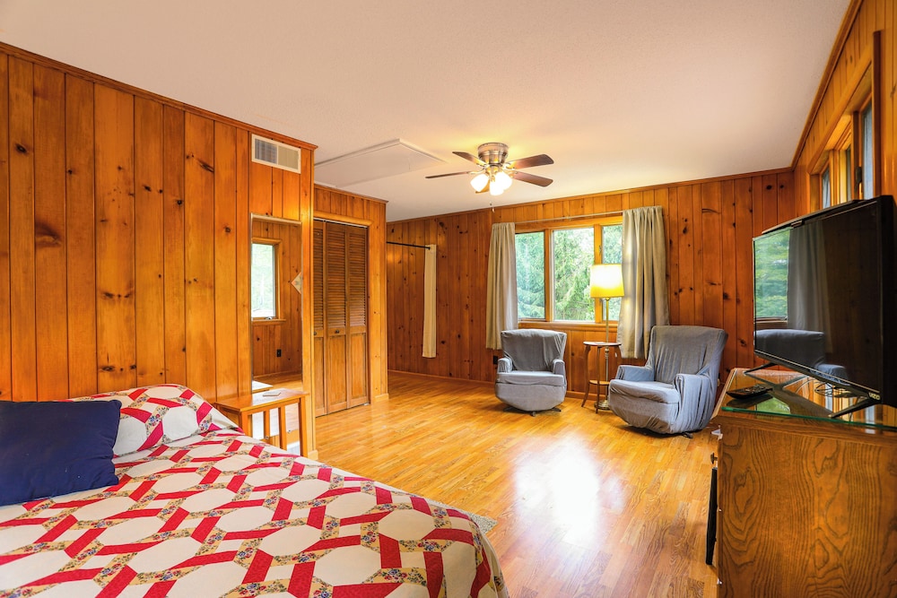 Wooded Retreat on 5 Acres: 6 Mi to Edinboro Lake! - Crawford County | Vrbo