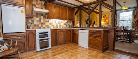 Casa | 6 quartos, acesso à internet de alta velocidade