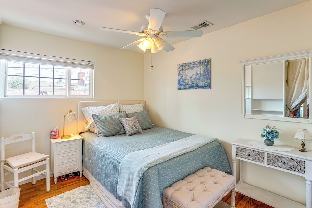 Cozy Couple's Oasis w/ Pool: 3 Mi to Disneyland! - Garden Grove | Vrbo