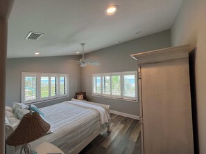 Apartamento em Condomínio Fechado, várias camas, pátio, vista para o oceano (Sea Haven 212) | 3 quartos, Wi-fi grátis