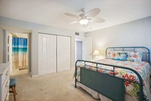 Apartamento em Condomínio Fechado, várias camas, banheira de hidromassagem grande (Hibiscus D202) | 3 quartos, Wi-fi grátis