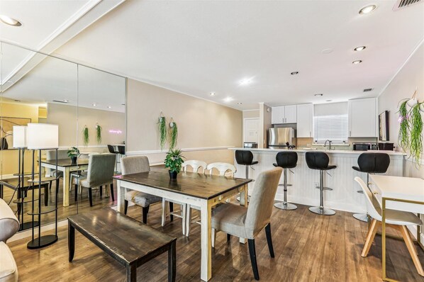 Apartamento, várias camas, varanda, Vista para a cidade (Salt Run II A07) | Restaurantes