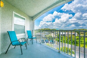 Condo, várias camas, banheira de imersão, vista para o oceano (Ocean Gate I301) | Terraço/pátio