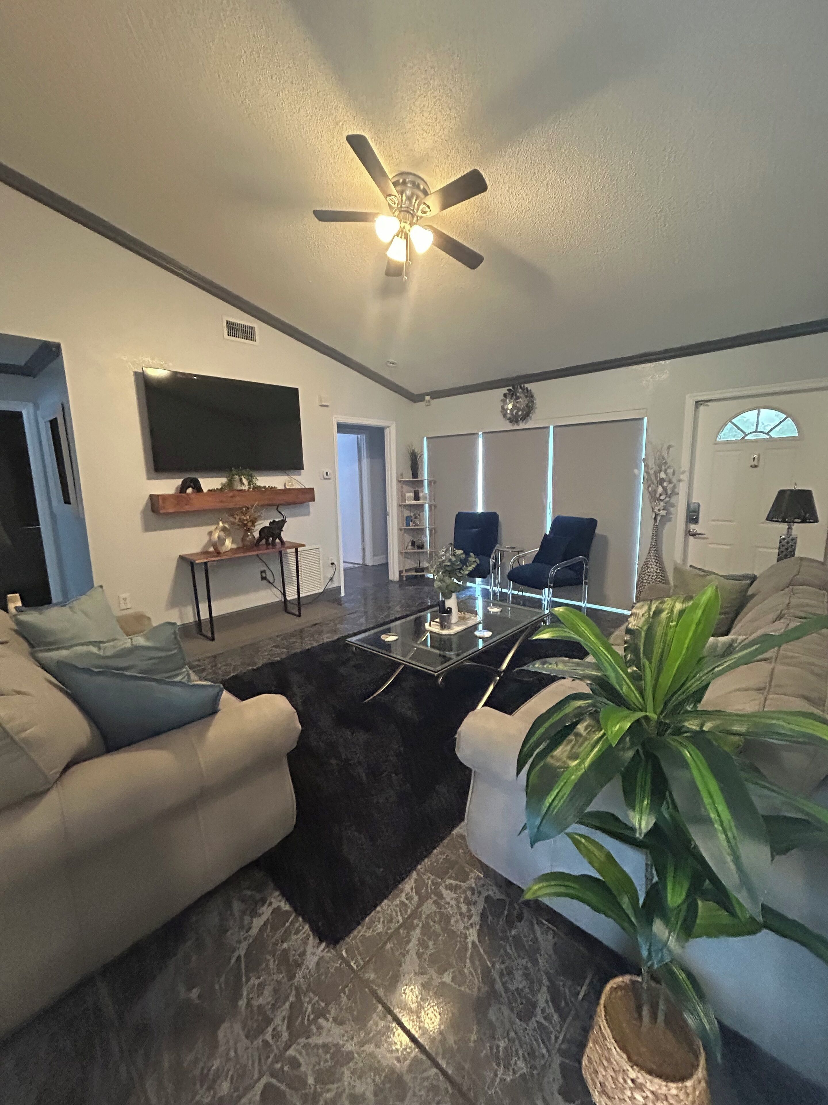 Spacious 4 Bedroom House With A Sofa-bed In Wonderful Miami Gardens With Ac.. - Miami Gardens, FL