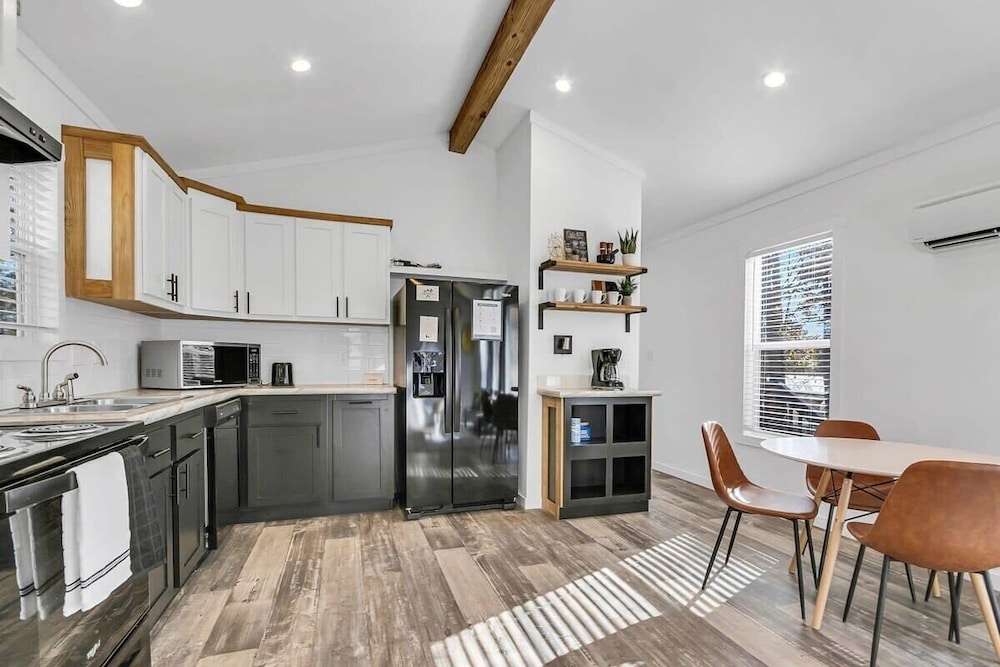 Byrd 2 Green Mountain Getaway - Huntsville, AL