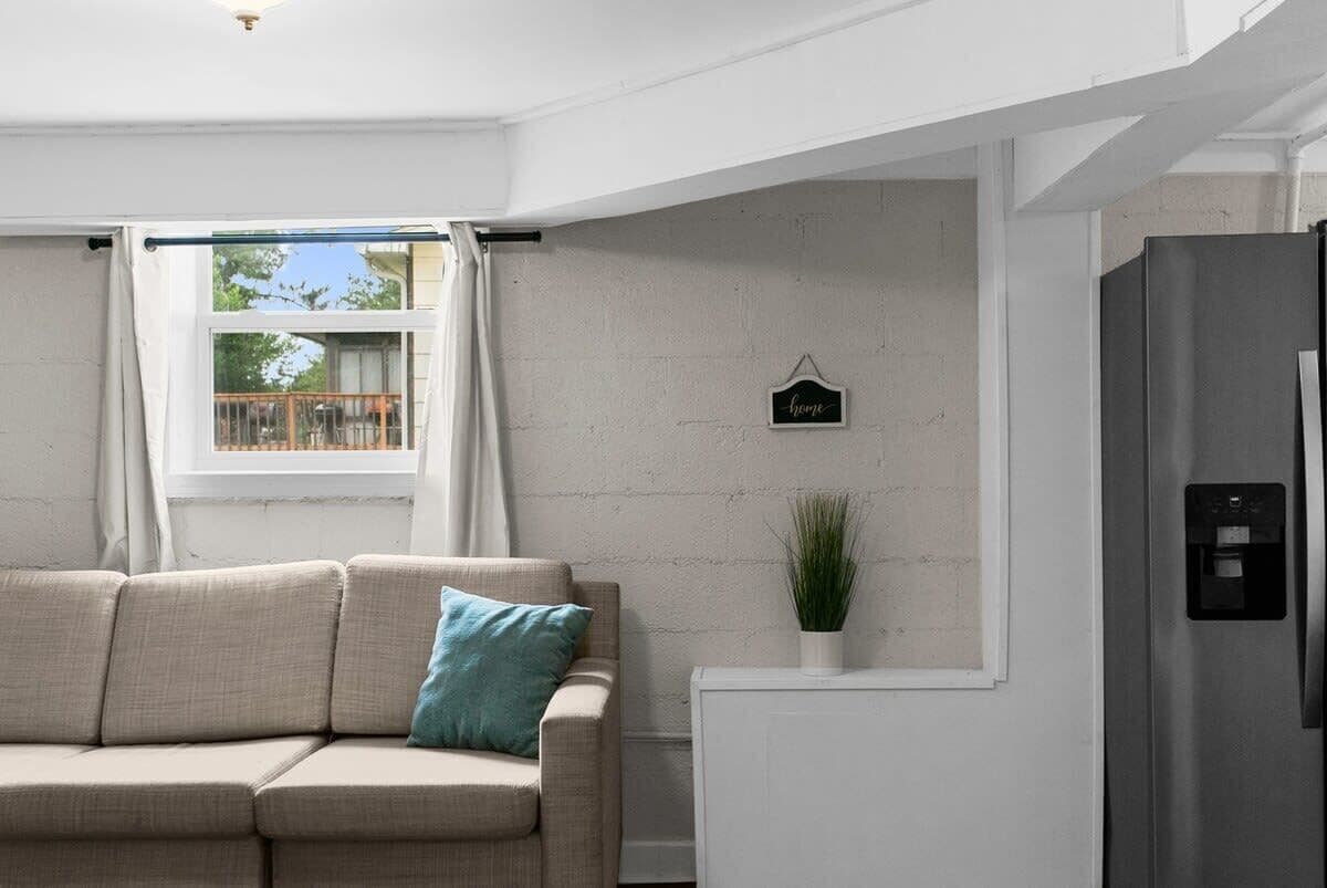 Casa, várias camas, pátio, vista para o jardim (Dugan Ave Unit B) | Vista do quarto