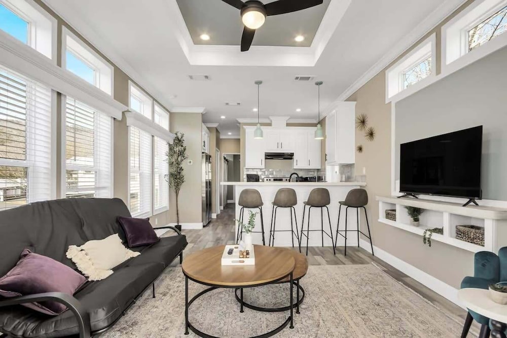 Byrd 7 Nesting Nook - Huntsville, AL