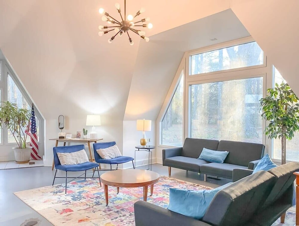 Bell Circle Eccentric Geodesic Dome-home - Huntsville, AL