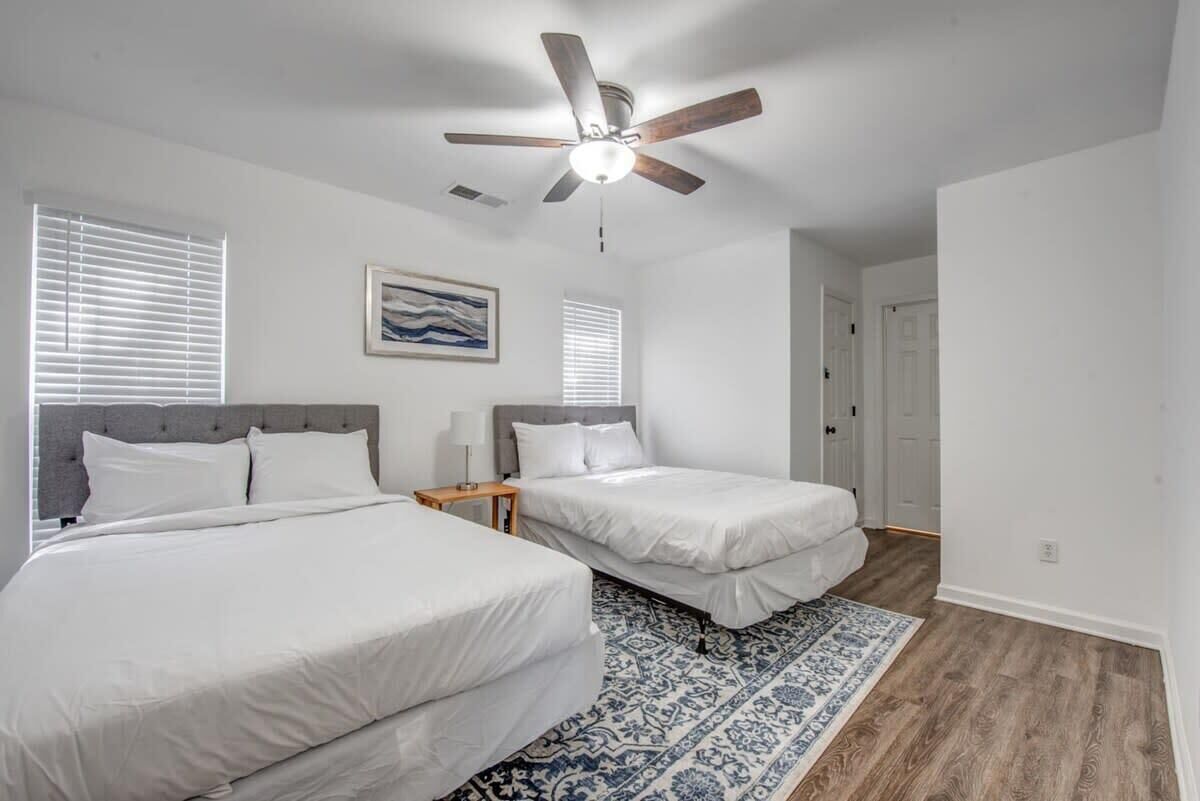 Casa, várias camas, cozinha, vista para o jardim (High Point Nest – Both Units) | 8 quartos, com decoração personalizada, com mobília individualizada 