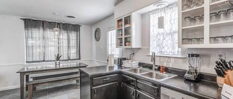 Casa, várias camas, pátio, vista para o jardim (Fox Hunt Hideaway) | Cozinha privada