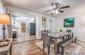 Casa, várias camas, pátio, vista para o jardim (Parnassus Cottage) | Restaurantes