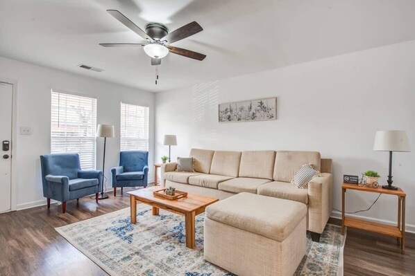 Casa, várias camas, varanda, vista para o jardim (High Point Terrace Escape 6) | Área de estar