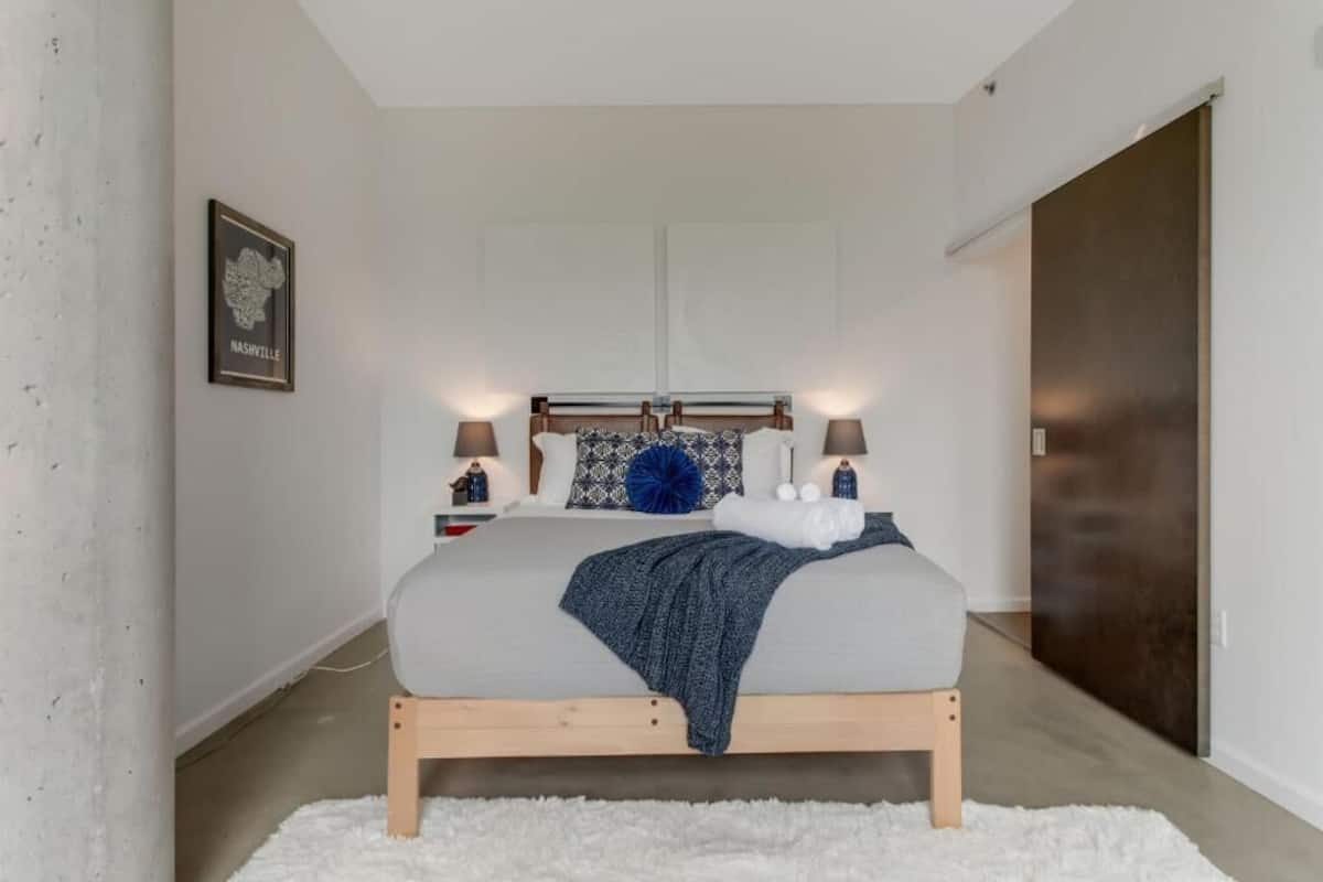 Apartamento em Condomínio Fechado, 1 quarto, Vista para a cidade | Secretária adequada para computadores portáteis, ferro/tábua de engomar