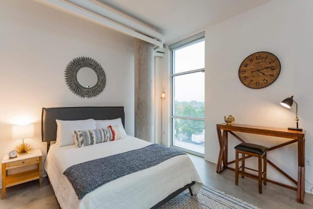 Apartamento em Condomínio Fechado, 1 quarto, Vista para a cidade | Secretária adequada para computadores portáteis, ferro/tábua de engomar