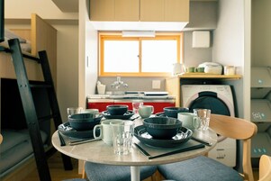 Apartamento Familiar, Vista para a cidade | Secretária, secretária adequada para computadores portáteis 