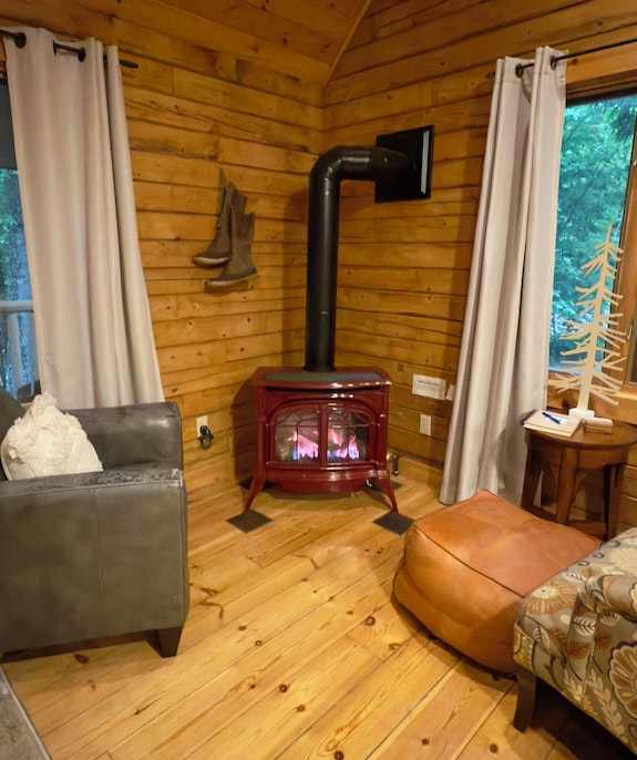 Luxury Cabin Near Sunday River - Sleeps 13, A/c, Hot Tub, 21' Gazebo, Generator - Maine