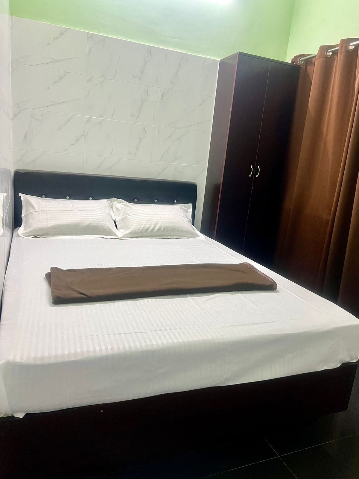 Quarto Duplo Económico | Wi-fi grátis, roupa de cama fornecida 