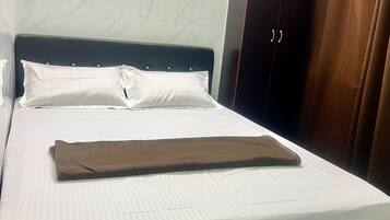 Quarto Duplo Económico | Wi-fi grátis, roupa de cama fornecida