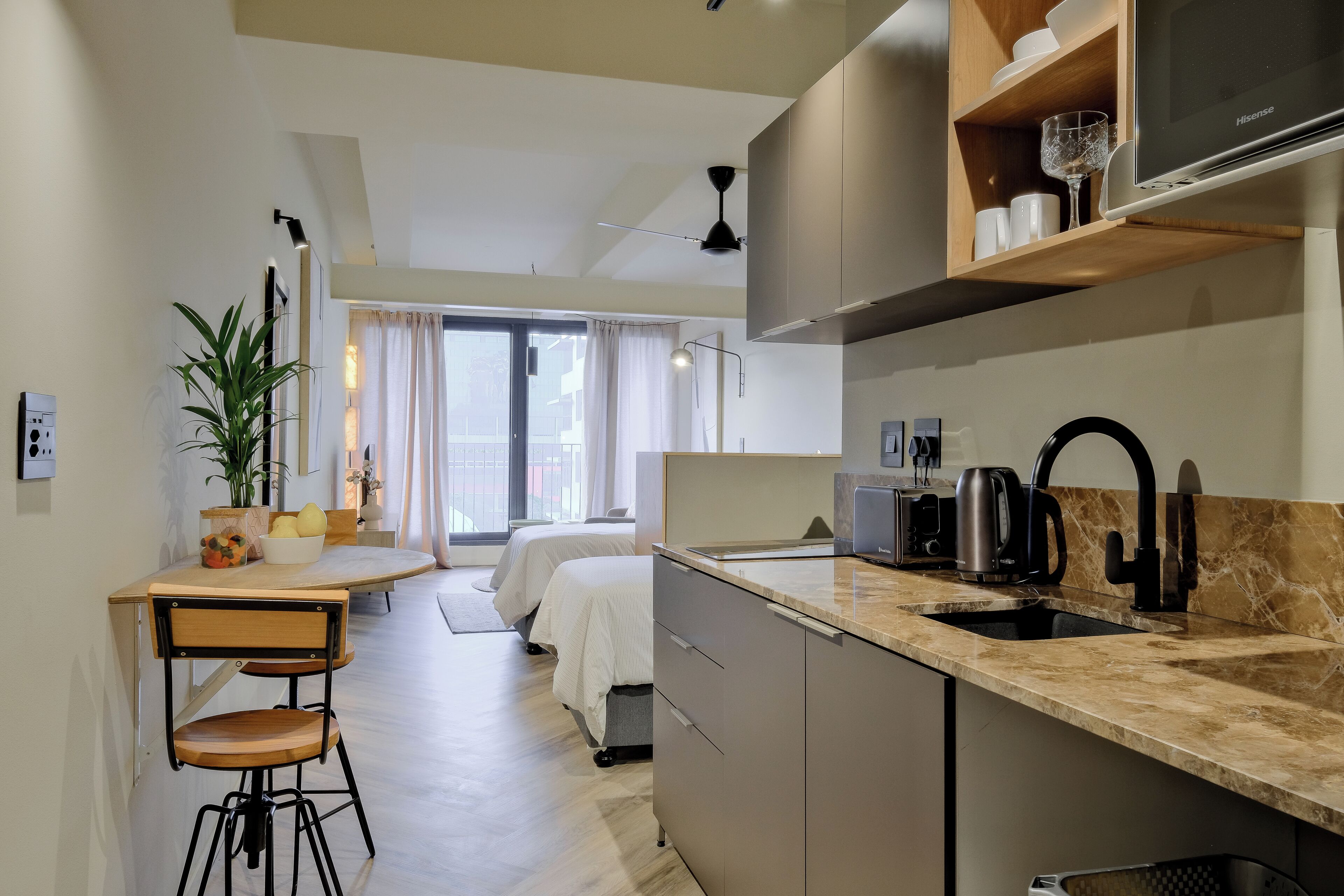 Estúdio Deluxe, varanda, Vista para a cidade | Cozinha privada | Um frigorífico, um micro-ondas, uma placa de cozinha 