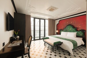 Quarto Duplo de Luxo, varanda, vista para o lago | Roupa hipoalergénica, secretária 