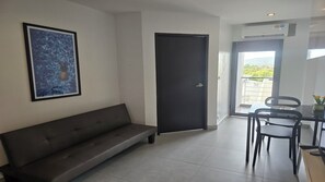 Apartamento, varanda, Vista para a cidade | Sala de estar