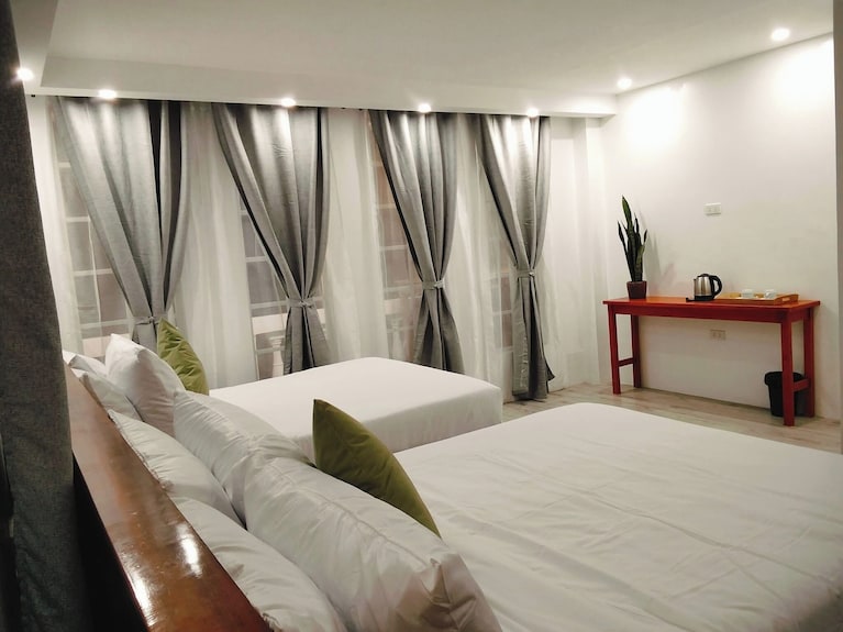 Phenomenal 10-bedroom Beach Front Hotel In Baler!\nola De Baler-hello Baler! - Baler