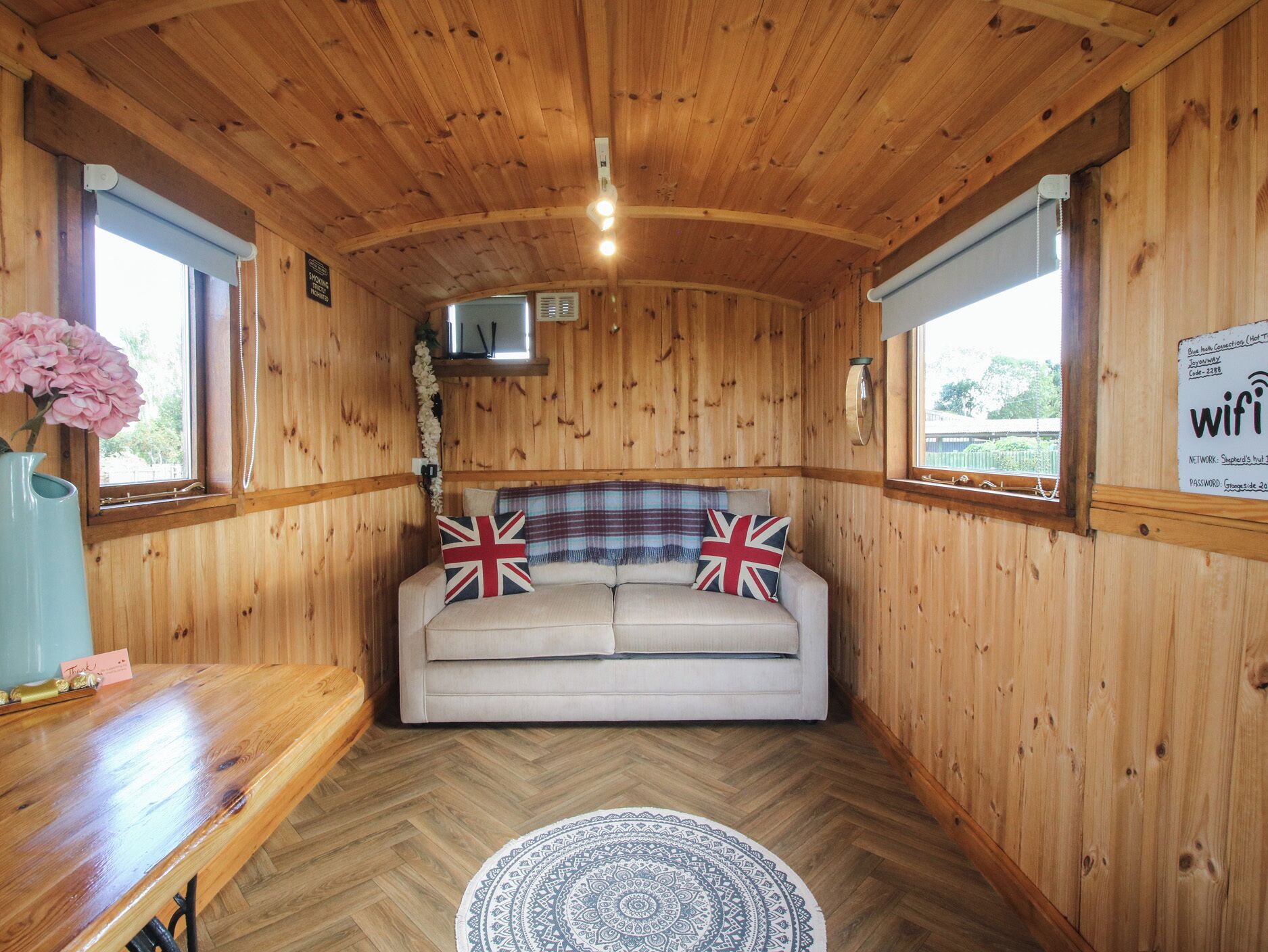 Sharon's Shepherd Hut, Pet Friendly, With Hot Tub In Knockin - Oswestry