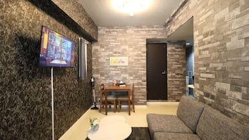 Quarto básico, sacada | Cortinas blackout, Wi-Fi de cortesia