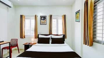 Quarto casal luxo | Escrivaninha, Wi-Fi de cortesia