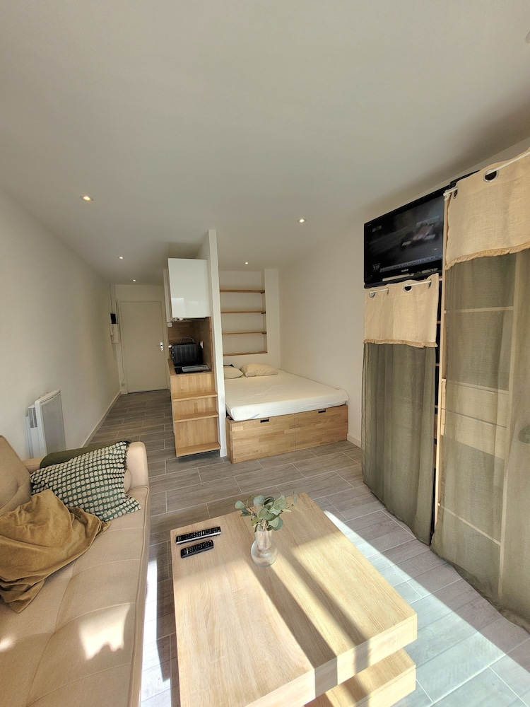 New studio on the seafront Fabrégas, les Sablettes - La Seyne-sur-Mer ...