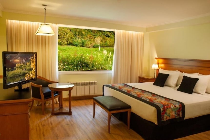 Escape To A Bright & Refreshing Room With Breakfast Beside The Sparkling Lake - San Carlos de Bariloche