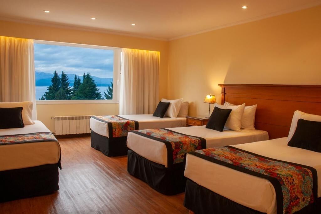 Relax In A Spacious Room With Breakfast And Nahuel Huapi Views - San Carlos de Bariloche