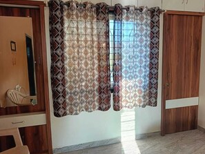 Camas desdobráveis, roupa de cama fornecida 