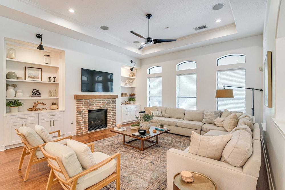 Pool & Hot Tub: Family-friendly Houston Area Home! - Sandy Point, TX