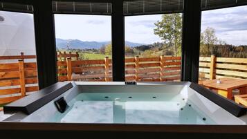 Glamp z jacuzzi i widokiem na góry | Banheira de hidromassagem privativa
