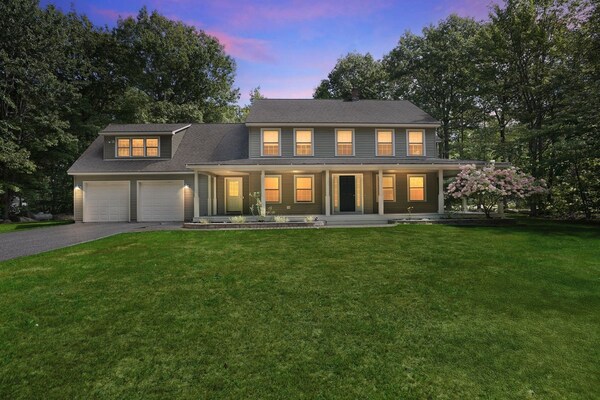 Gray Woodland Escape Golf, Pool & Cinema 5 Bedroom Home - Maine Wildlife Park, Gray