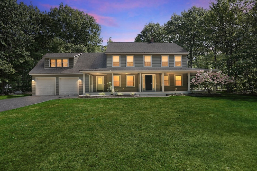 Gray Woodland Escape Golf, Pool & Cinema 5 Bedroom Home - Crescent Beach, Auburn