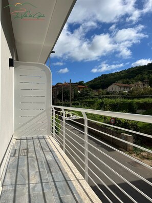 Quarto triplo luxo, sacada | Terraço/pátio