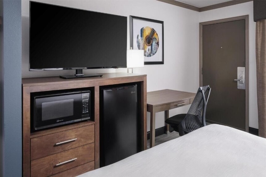 Stay In Updated Elegance W/ A Stylish Queen Room Near Local Hotspots - Austin, TX