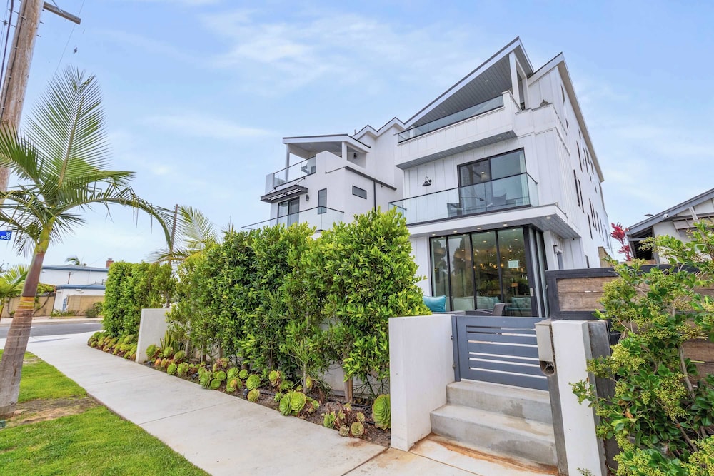 @ Marbella Lane - Luxi 4br Haven W/ Skyscape Views - Cypress, CA