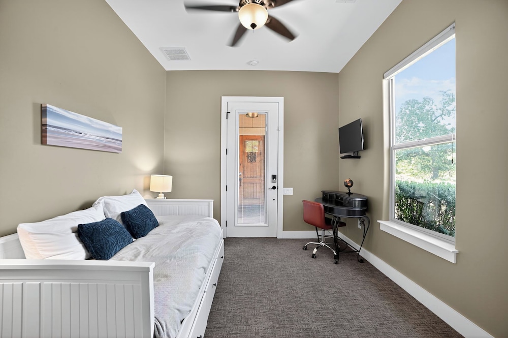 Hill Country Retreat & Casita - Horseshoe Bay, TX