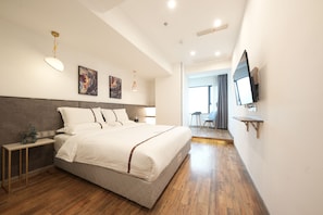 Quarto Individual Comfort | Secretária, Wi-fi grátis